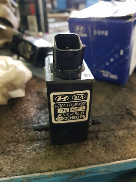 985103E000 Насос стеклоомывателя с бачком в сборе центробежного типа ...