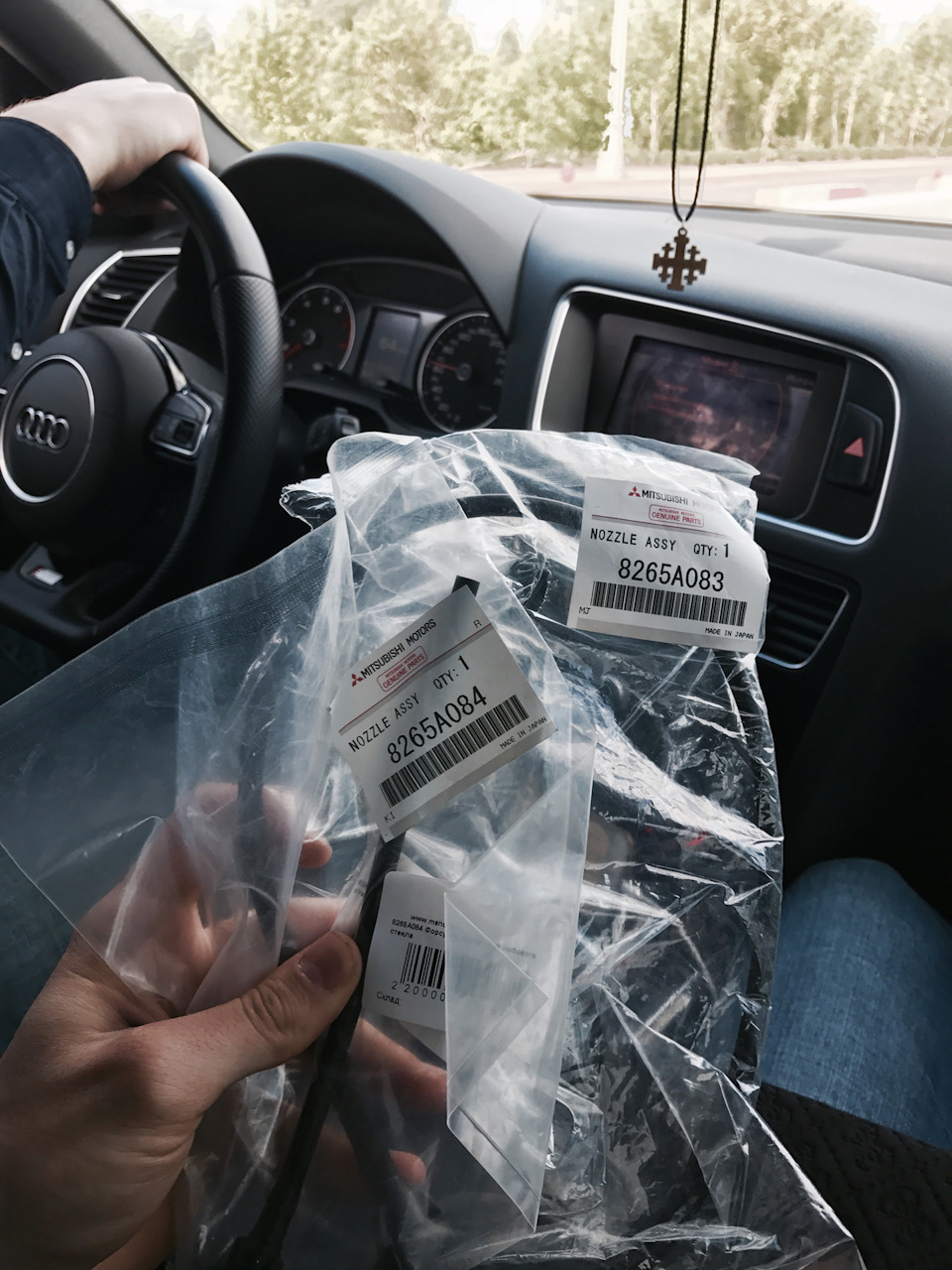 8265A083 Форсунка омывателя Mitsubishi | Запчасти на DRIVE2