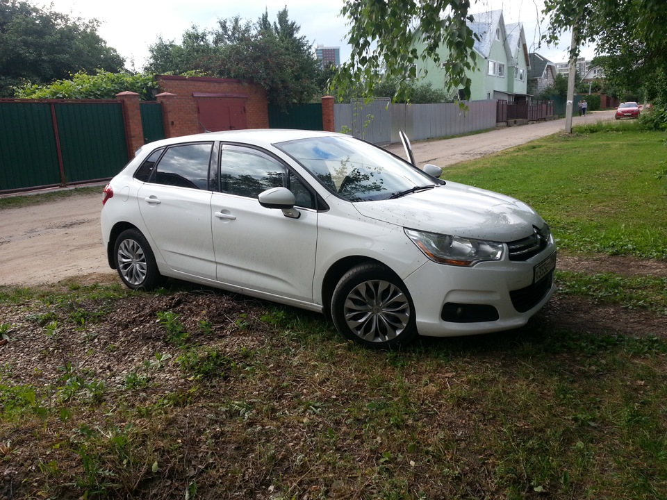Заколхозил резиновые брызговики — Citroen C4 (2G), 1,6 л, 2012 года ...