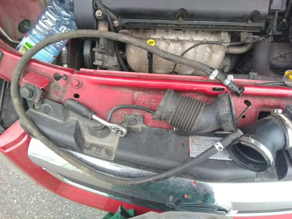 Трубка обогрева дроссельной заслонки — Opel Zafira B, 1,8 л, 2006 года ...