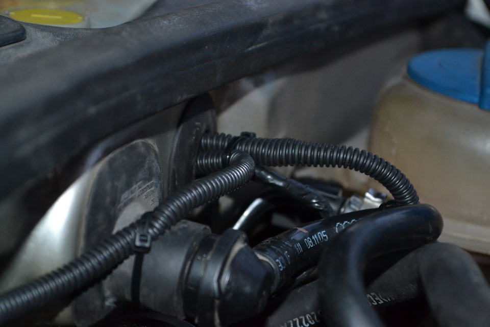 Установка дополнительного магистрального топливного насоса в Шкода ...