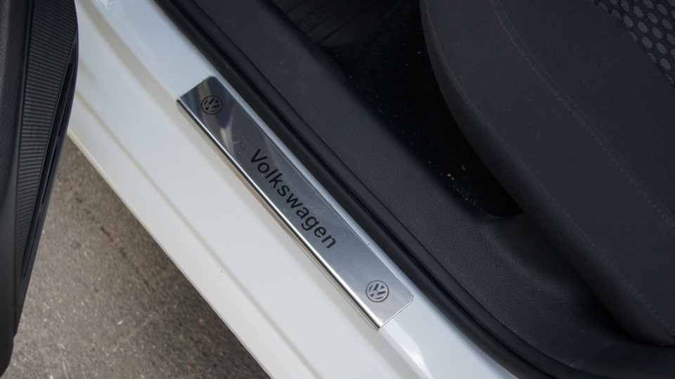 накладки на пороги — Volkswagen Polo Sedan, 1,6 л, 2011 года ...