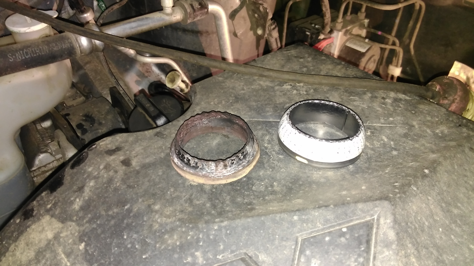 Замена прокладки под выхлопом — Mitsubishi ASX, 1,6 л, 2013 года ...