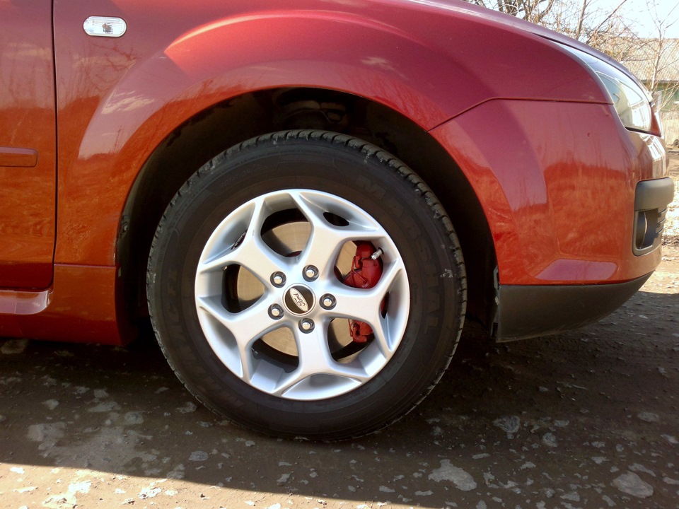 Покраска суппортов — Ford Focus Hatchback II, 1,6 л, 2007 года ...