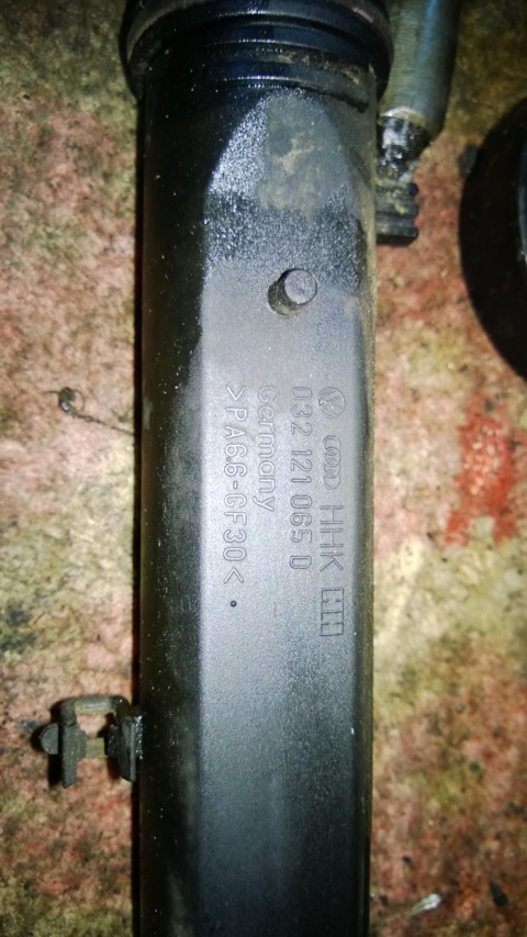 032121065D Патрубок системы охлаждения двигателя / Audi, Seat, Skoda ...