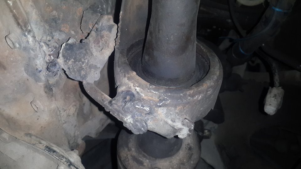 Крепление подвесного подшипника — Toyota Sprinter Trueno (110), 2 л ...