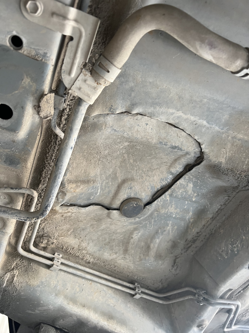 Замена топливного фильтра — Toyota RAV4 (III), 2,4 л, 2009 года | визит ...