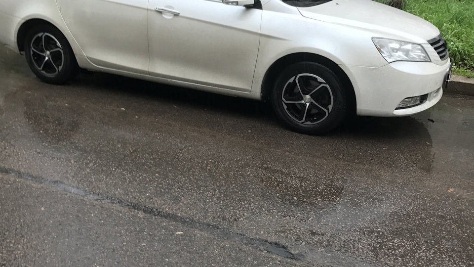 Задняя подушка — Geely Emgrand EC7 FE-1, 1,5 л, 2012 года | запчасти ...