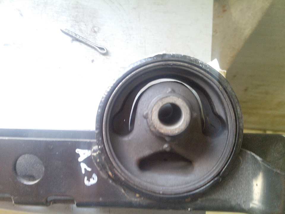 Заменил подушку коробки — Mitsubishi Montero Sport (1G), 3 л, 2002 года ...