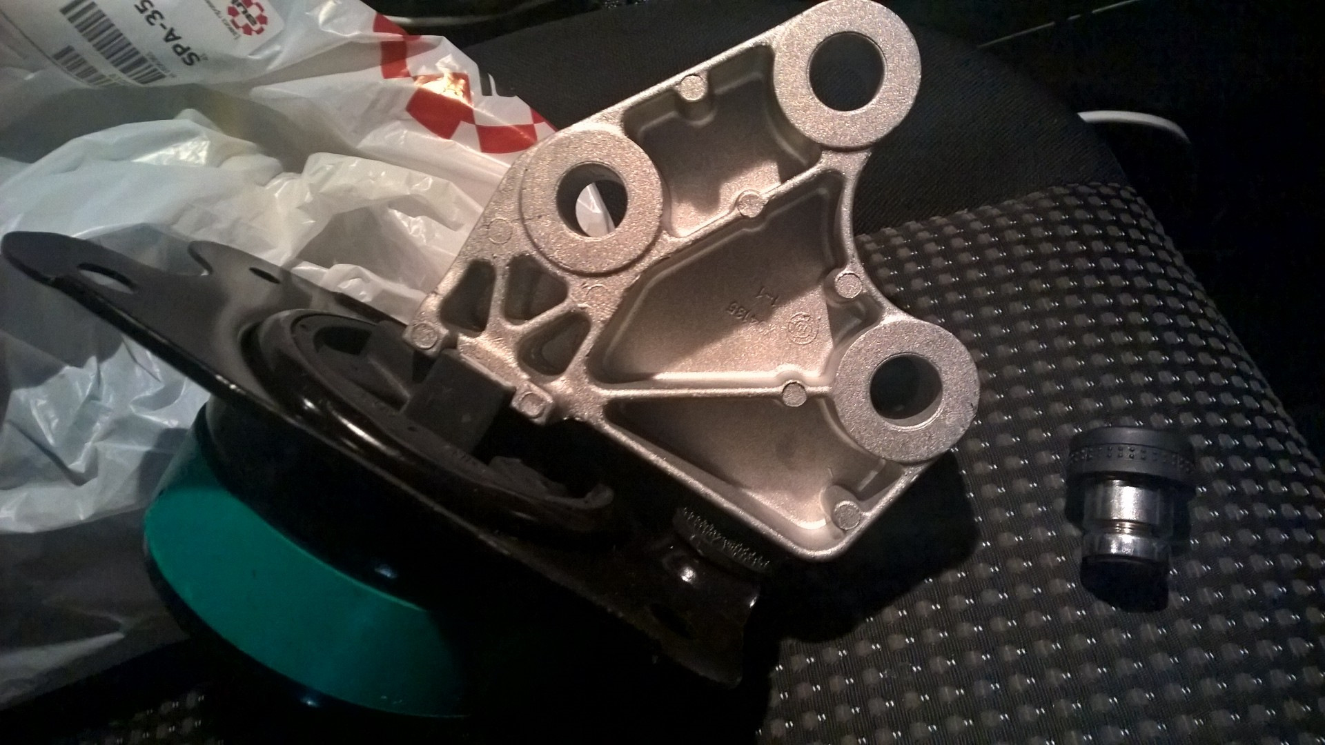 Замена опоры КПП+передние колодки с направляющими — Chevrolet Captiva ...