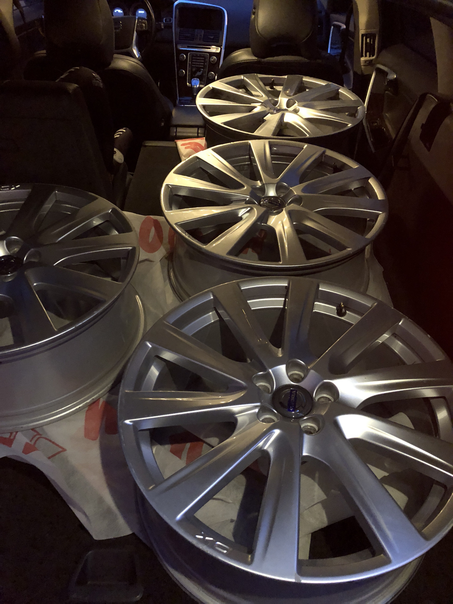 R20 на лето — Volvo XC60 (1G), 3,2 л, 2012 года | колёсные диски | DRIVE2