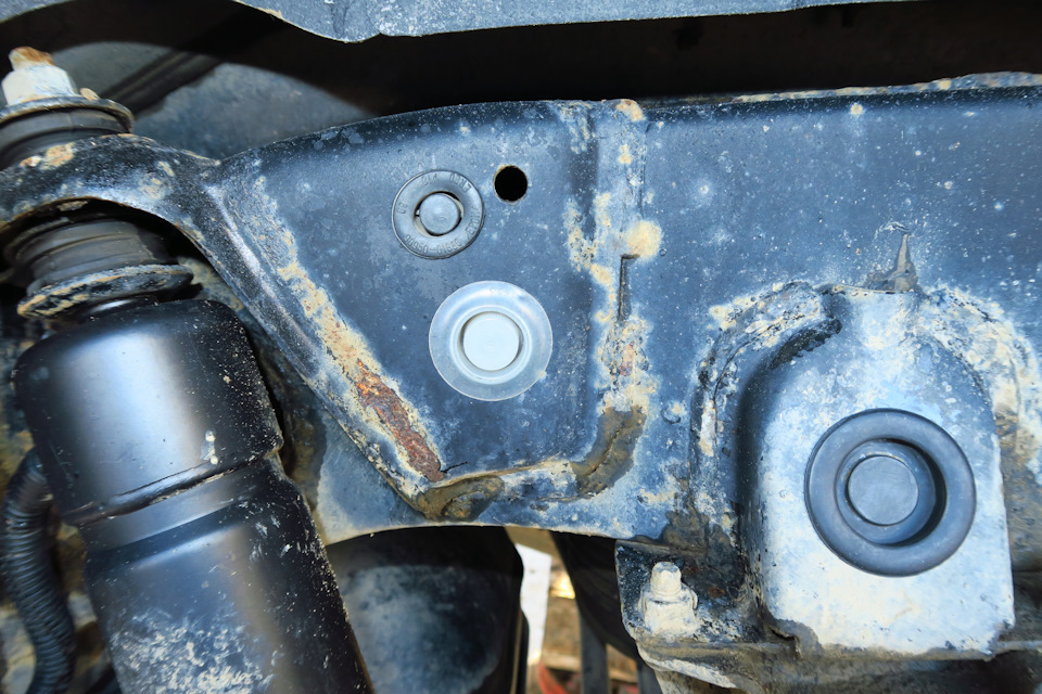 Заглушки технологических отверстий рамы — Toyota Land Cruiser Prado 120 ...