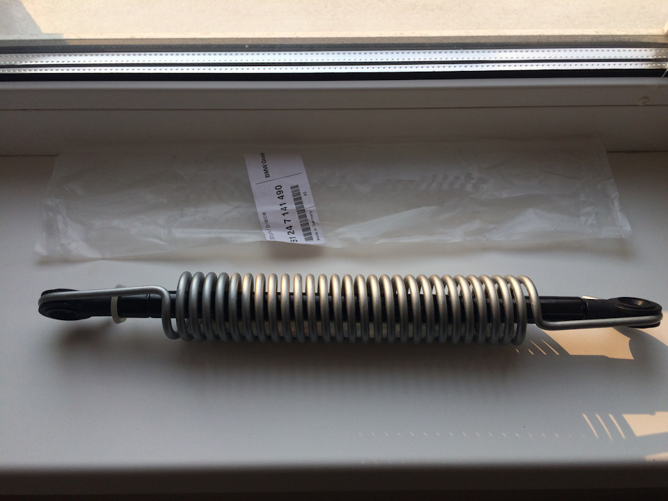 Амортизатор (демпфер) багажника — BMW 5 series (E60), 3 л, 2004 года ...