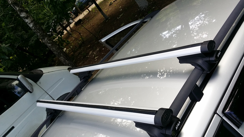 Поперечины на багажные рейлинги + бокс Satellite 460 — Skoda Octavia ...