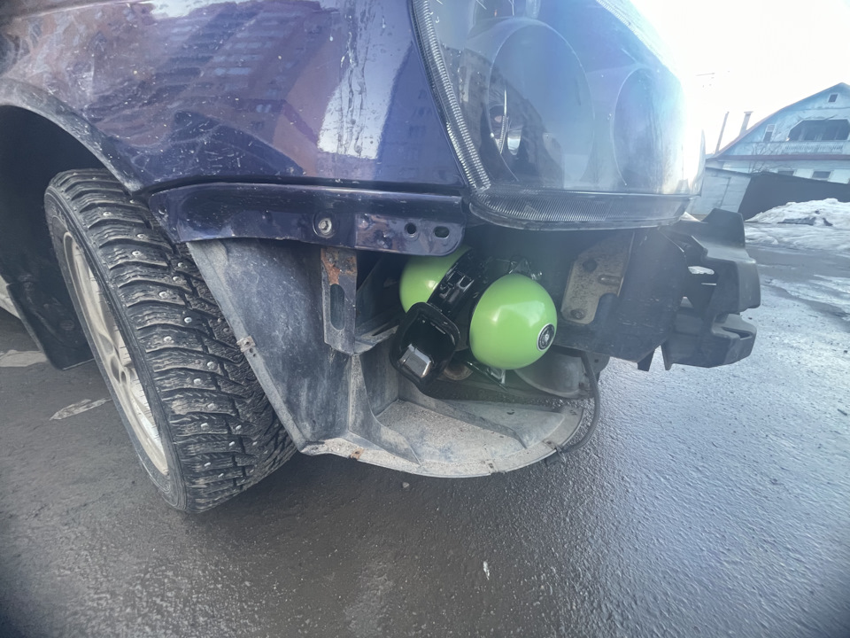 Гудок, стелс в крыло, руль — Lada Приора седан, 1,6 л, 2013 года ...