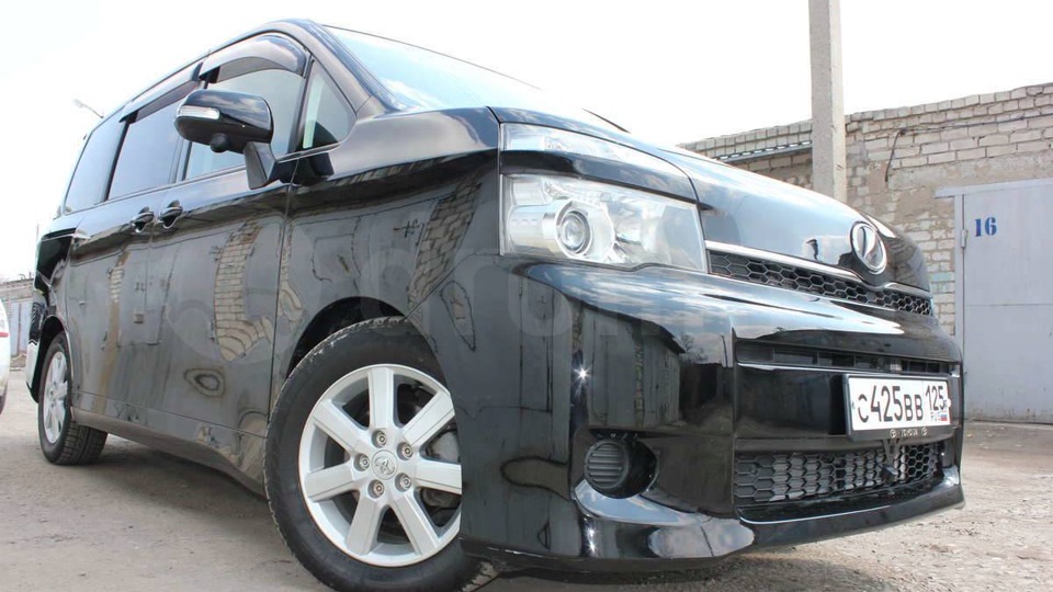 Toyota Voxy (2G) 2.0 бензиновый 2011 | super bus 2WD 8 мест на DRIVE2