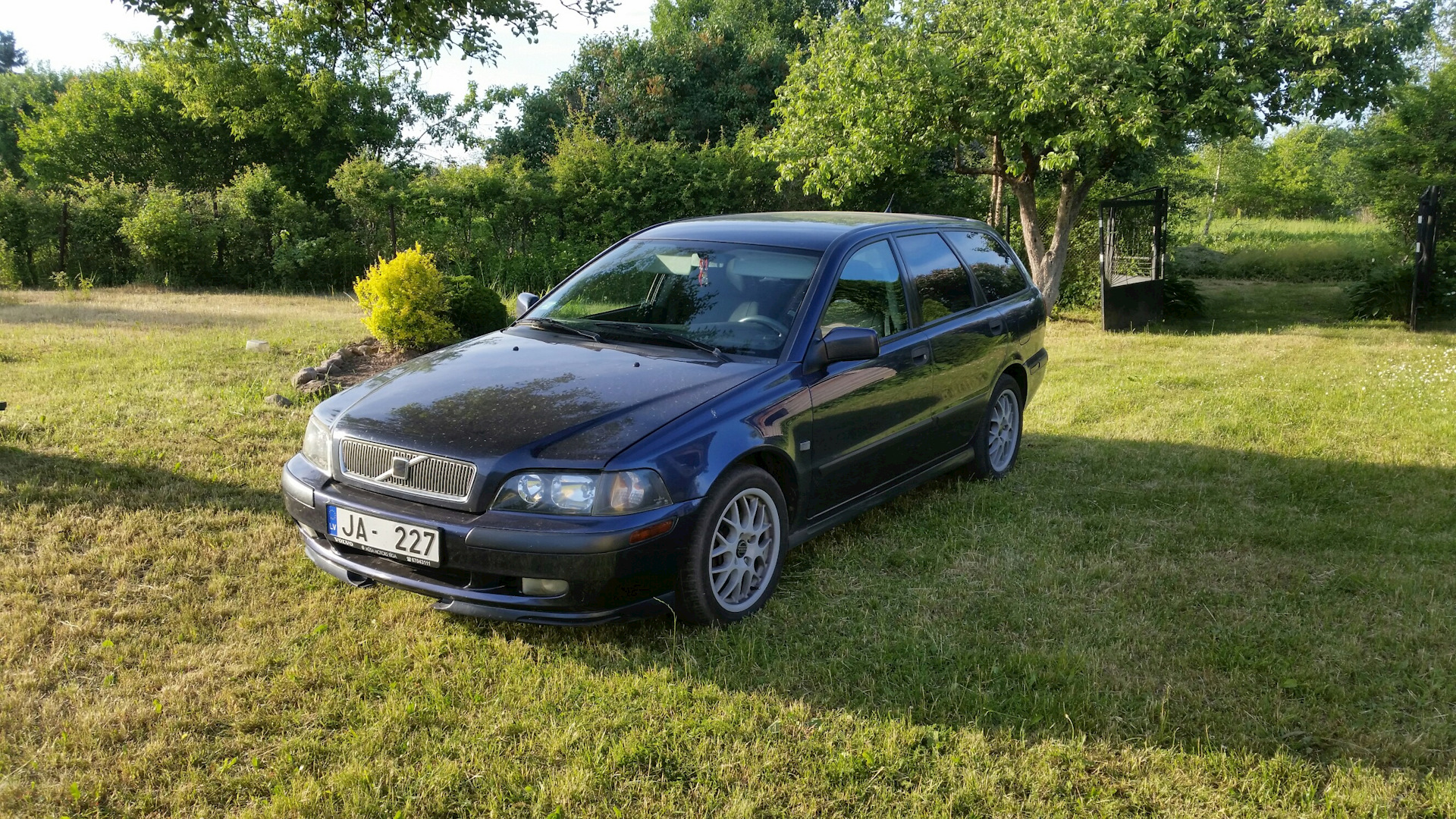 Никакого разнообразия — Volvo V40 (1G), 1,9 л, 2002 года | фотография ...