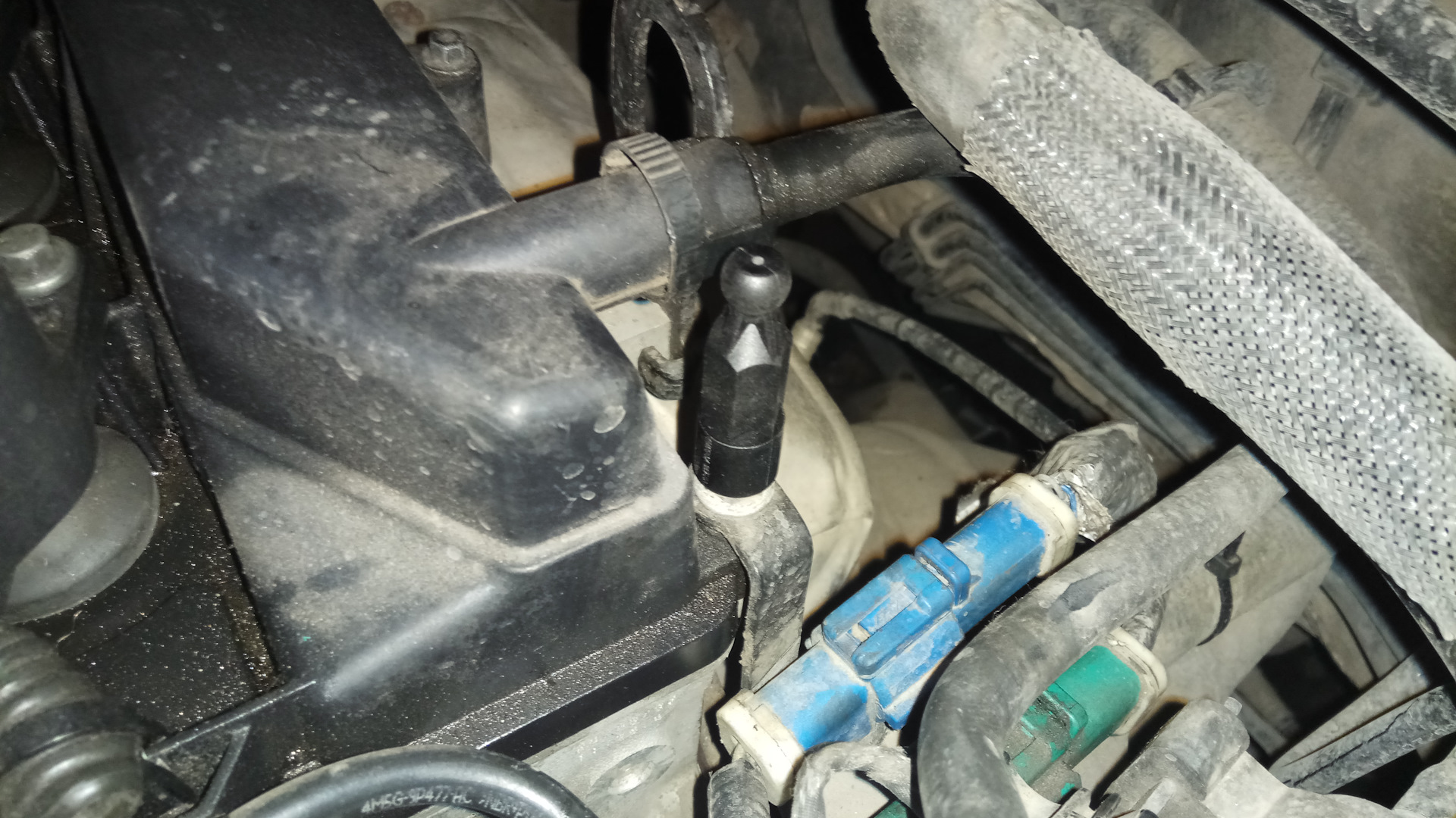 Шпилька крышки мотора — Volvo S40 (2G), 1,8 л, 2007 года | своими ...