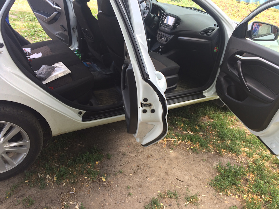 Веста шоп накладки на пороги — Lada Vesta, 1,6 л, 2016 года ...