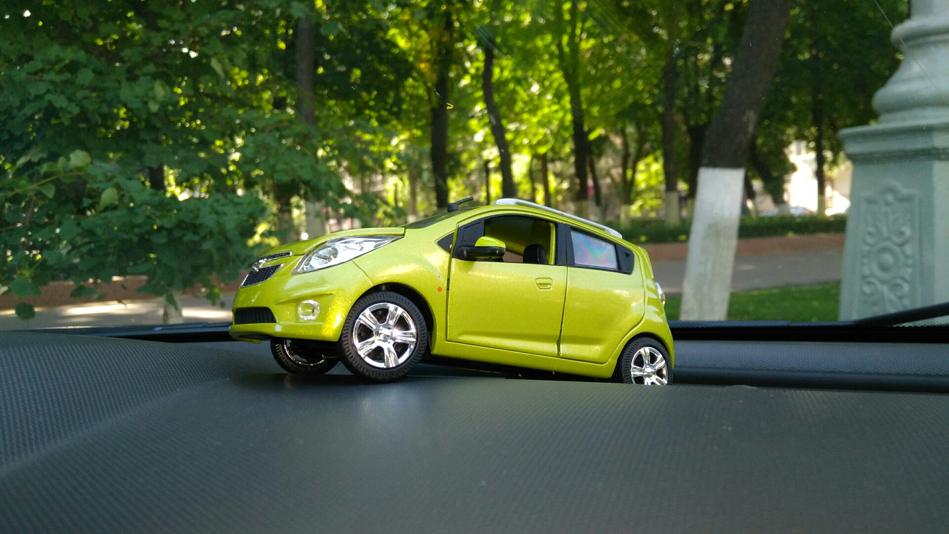 Коллекционная модель "Chevrolet spark" фотосет Коллекционная модель ...