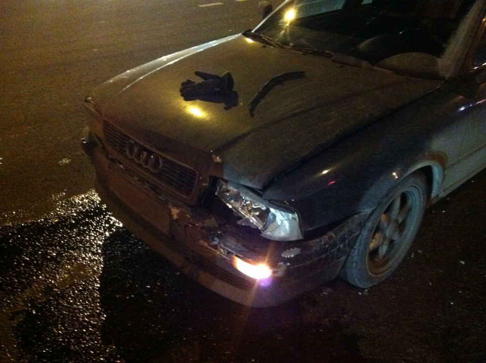ну что за б…ть — Audi 80 B4 2 л 1994 года ДТП Drive2