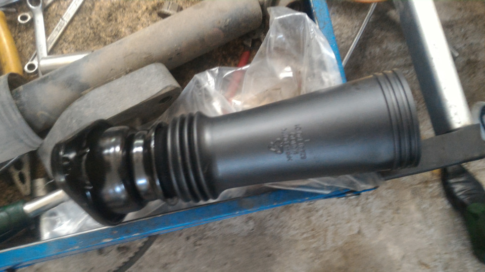 Задние опоры амортизаторов кончились) — KIA Sportage (3G), 2 л, 2013 ...