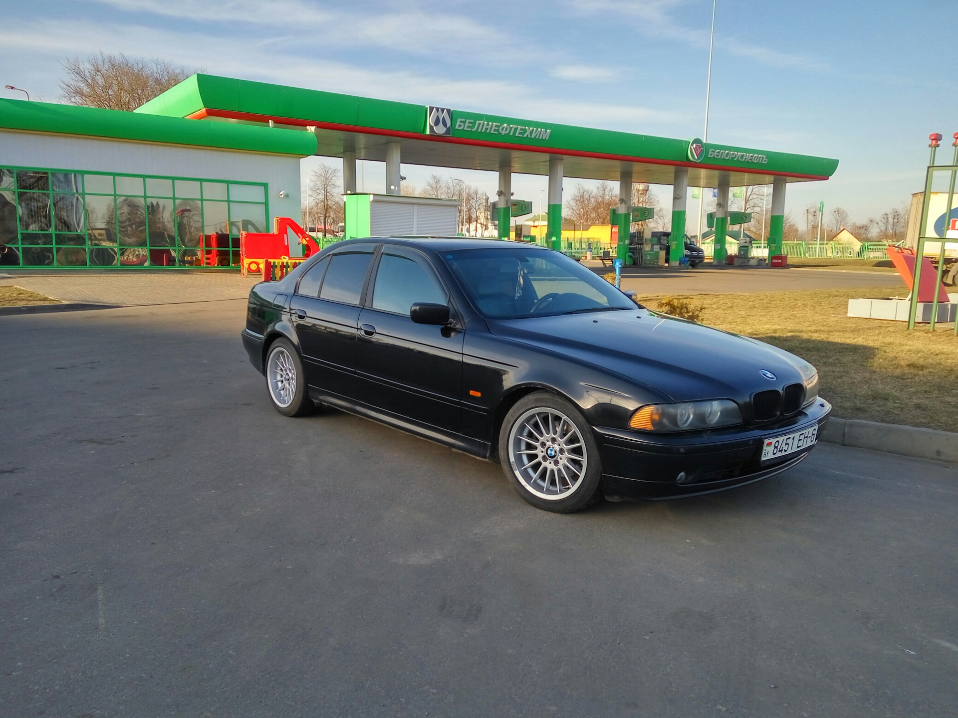 Переобулись. 32-стиль R17 — BMW 5 series (E39), 2,5 л, 2002 года ...