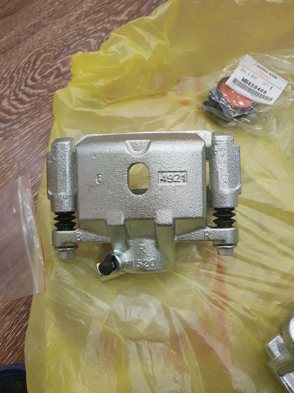 MB858466 Ремкомплект суппорта тормозного заднего Mitsubishi | Запчасти ...