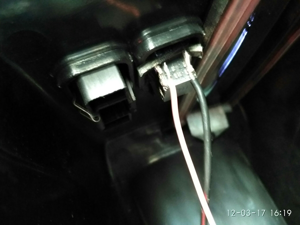 USB в подлокотник — Honda Accord (5G), 2 л, 1997 года | аксессуары | DRIVE2