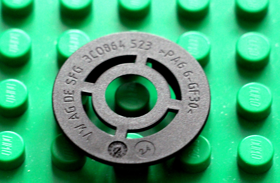 Клипса крепления коврика (VAG3C08645219B9 / VAG3C08645239B9) — Nissan ...