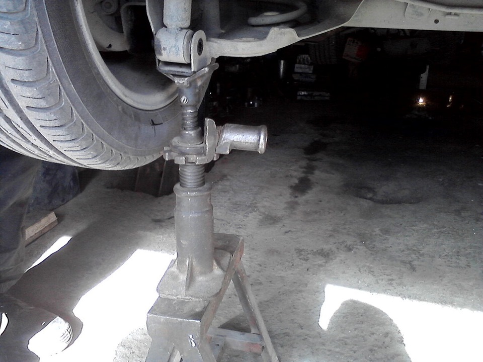 Замена задних аммортизаторов — Mazda Verisa, 1,5 л, 2009 года ...