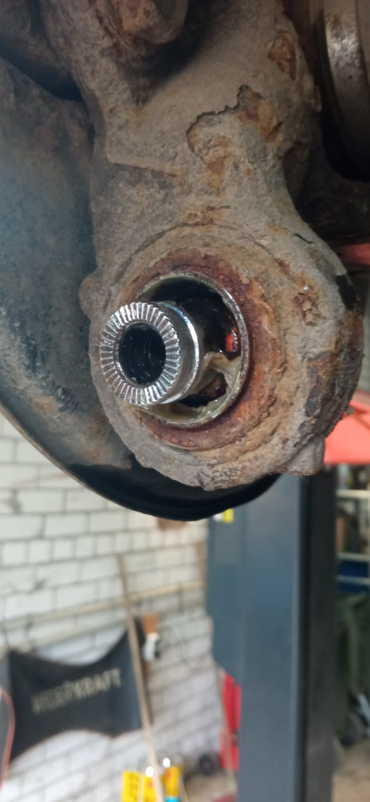 Визит в автосервис (задняя подвеска, тормоза, сальник редуктора ...