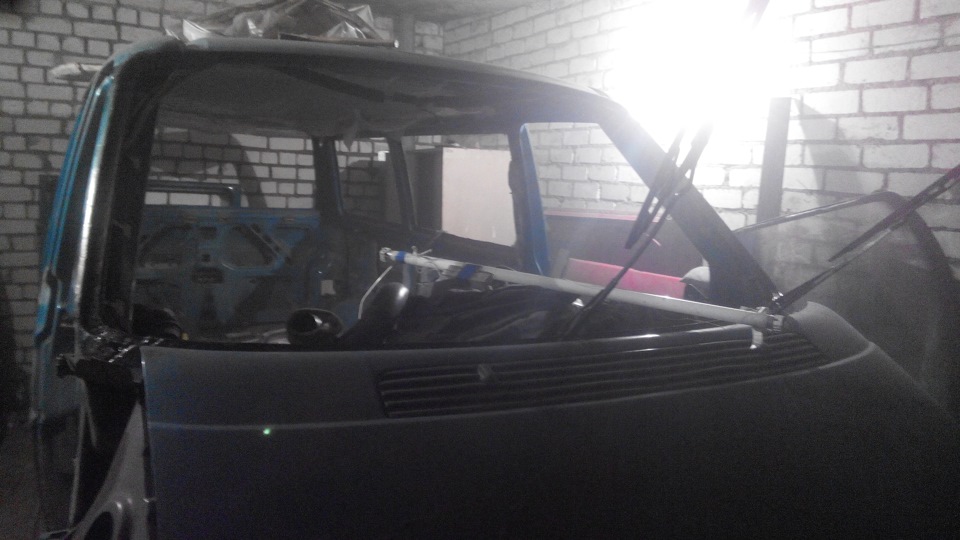 Пол в кислотнике. Лобовое стекло. рамка хлопушки. — Volkswagen ...
