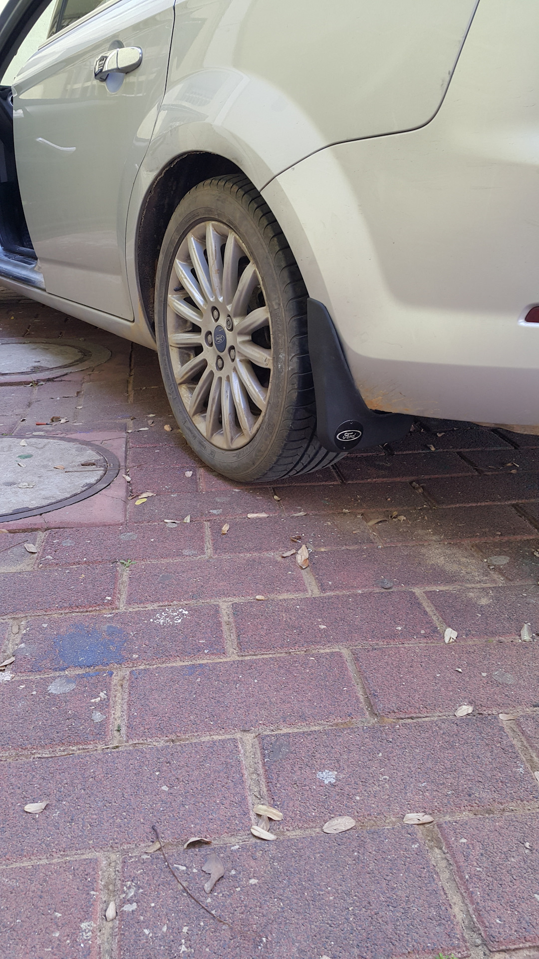 Установил брызговики. — Ford Mondeo IV, 2 л., 2011 года | аксессуары ...