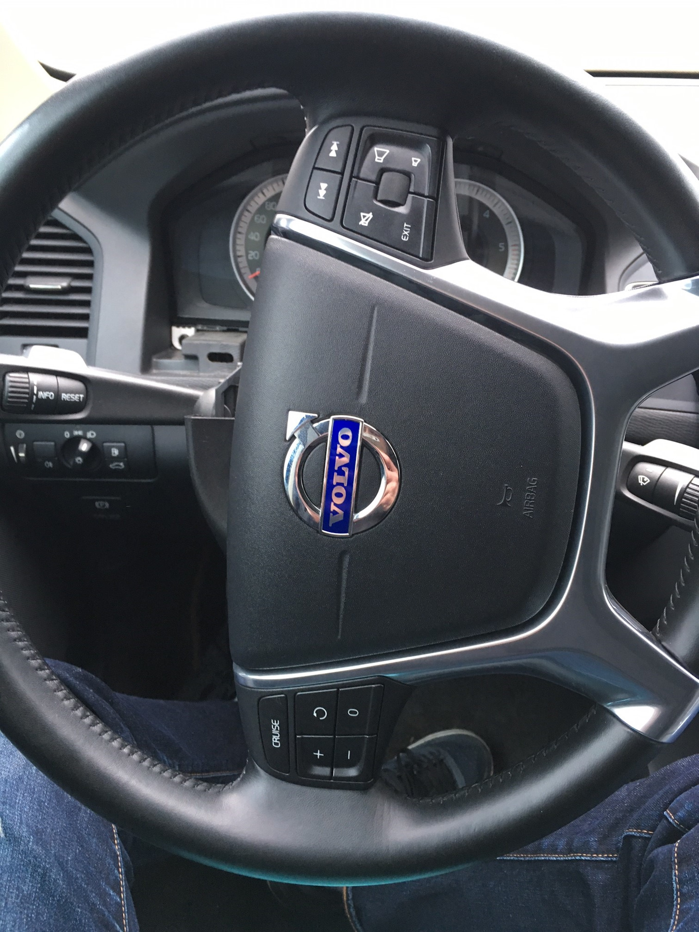 Украшательства — Volvo XC60 (1G), 2 л, 2011 года | стайлинг | DRIVE2