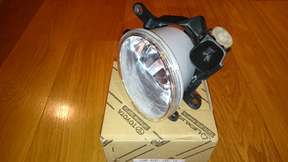 Птф левая Toyota Lexus в сборе с галогенной лампой на Lexus RX (3G). Б ...