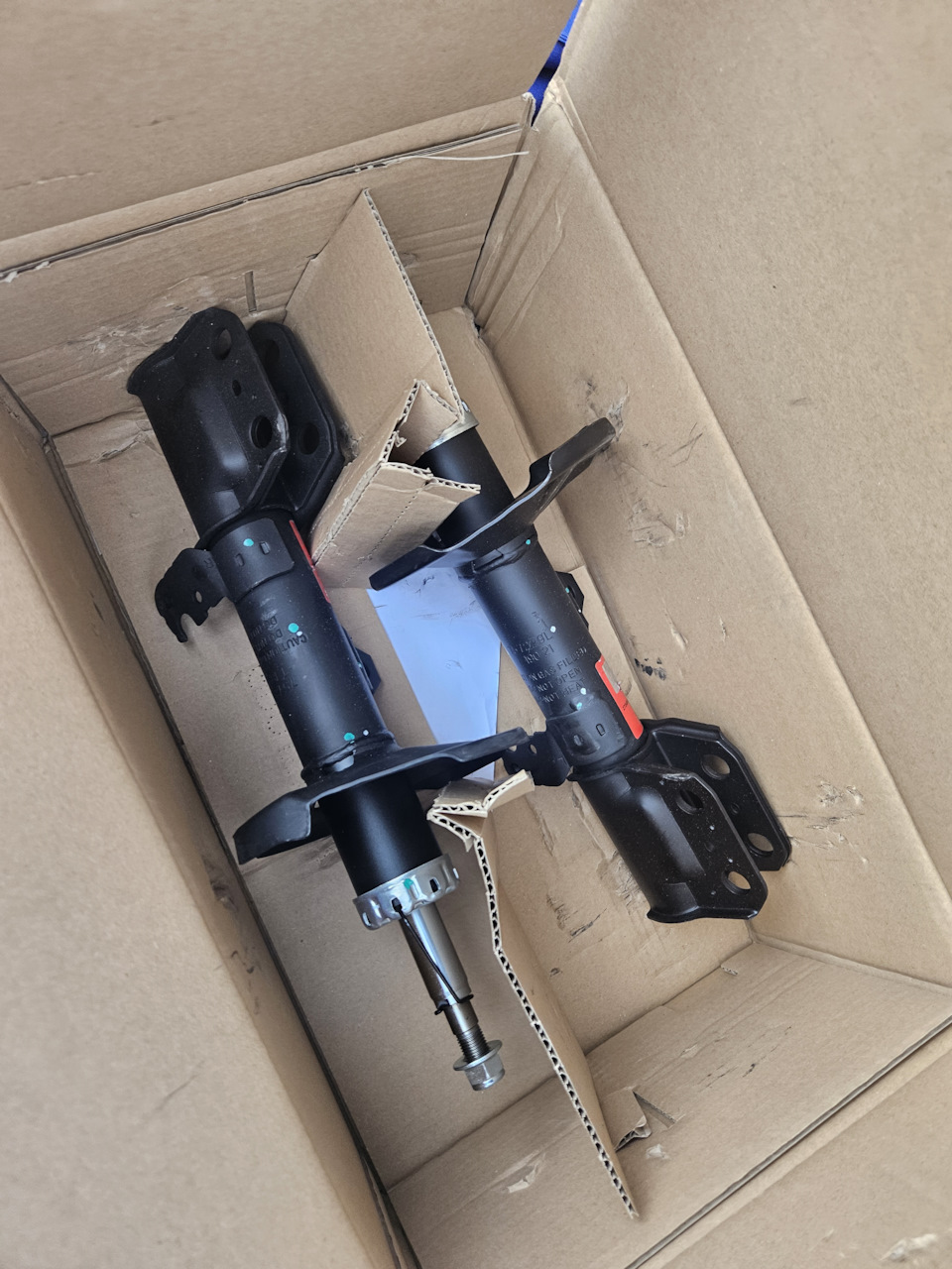 Стойки TRW — Toyota Avensis II, 2 л, 2003 года | запчасти | DRIVE2