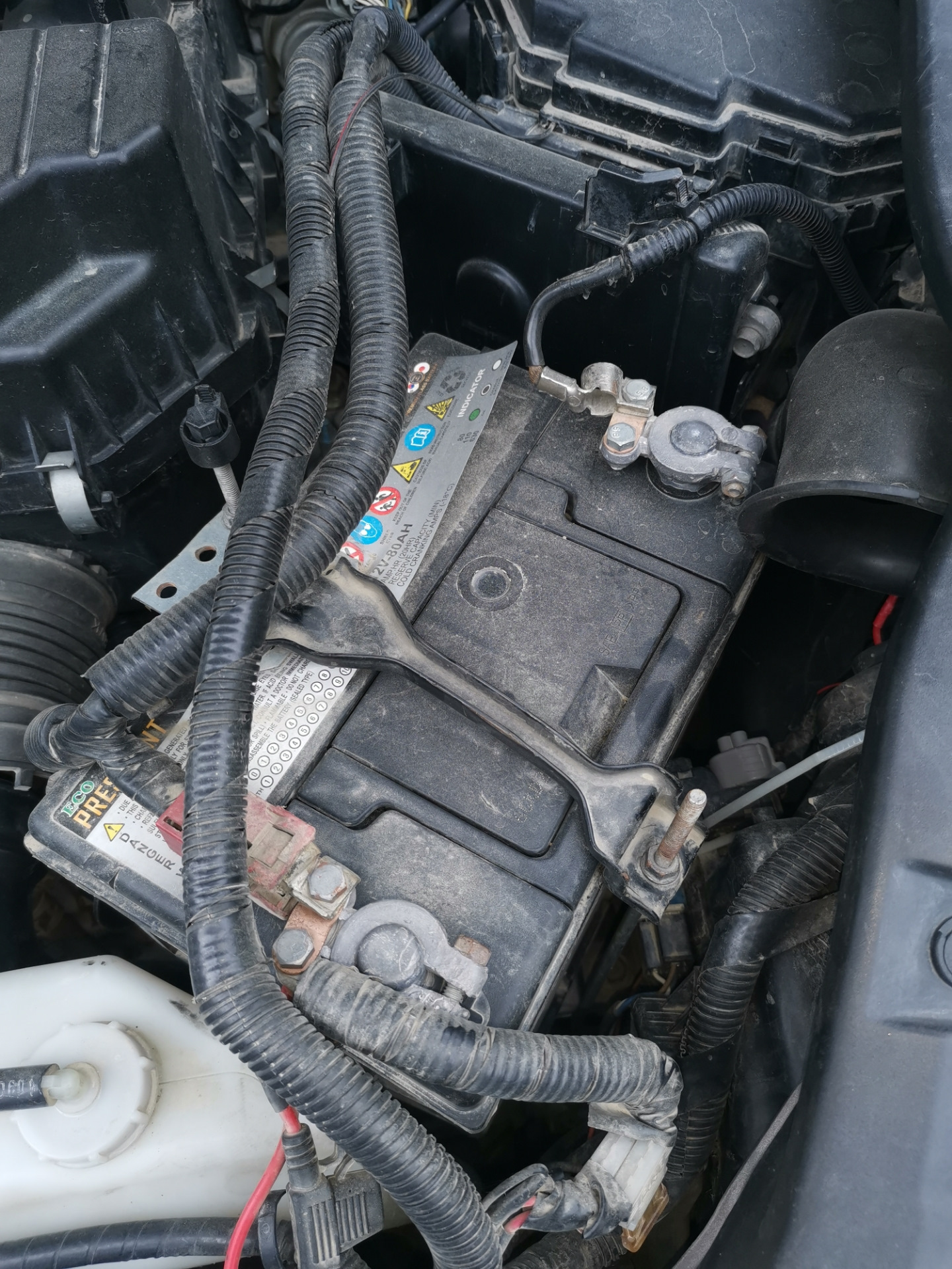 Крепление аккумулятора — Honda Stream (RN6-9), 1,8 л, 2008 года ...