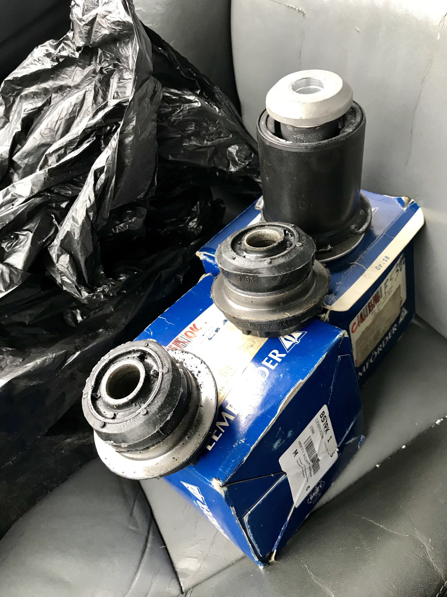 Сайлетблоки передних нижних и задних нижних рычагов Mercedes W140 S500 ...