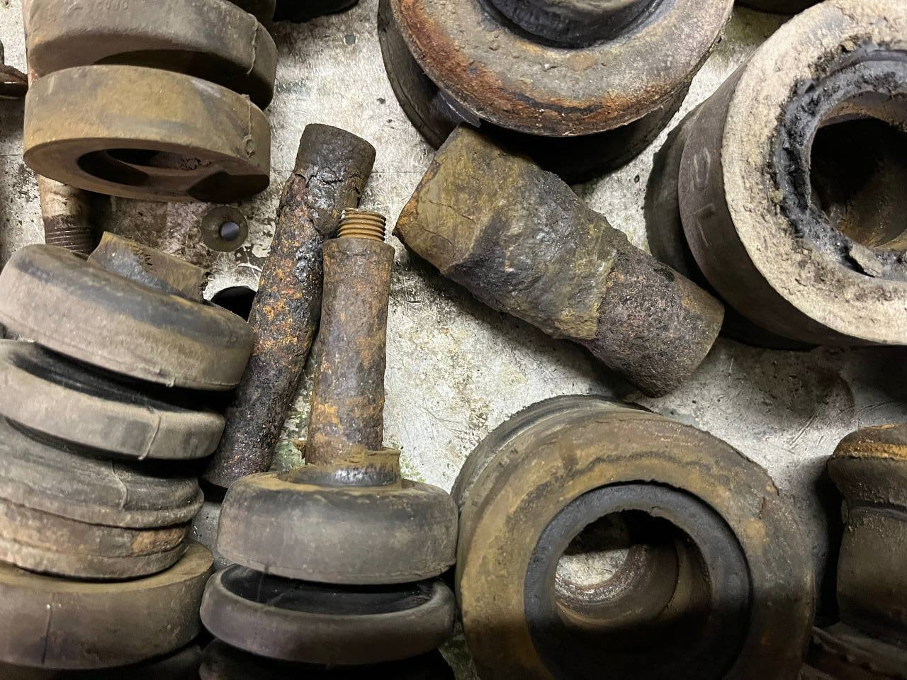 Замена подушек кузова — Toyota FJ Cruiser, 4 л, 2011 года | плановое ТО ...