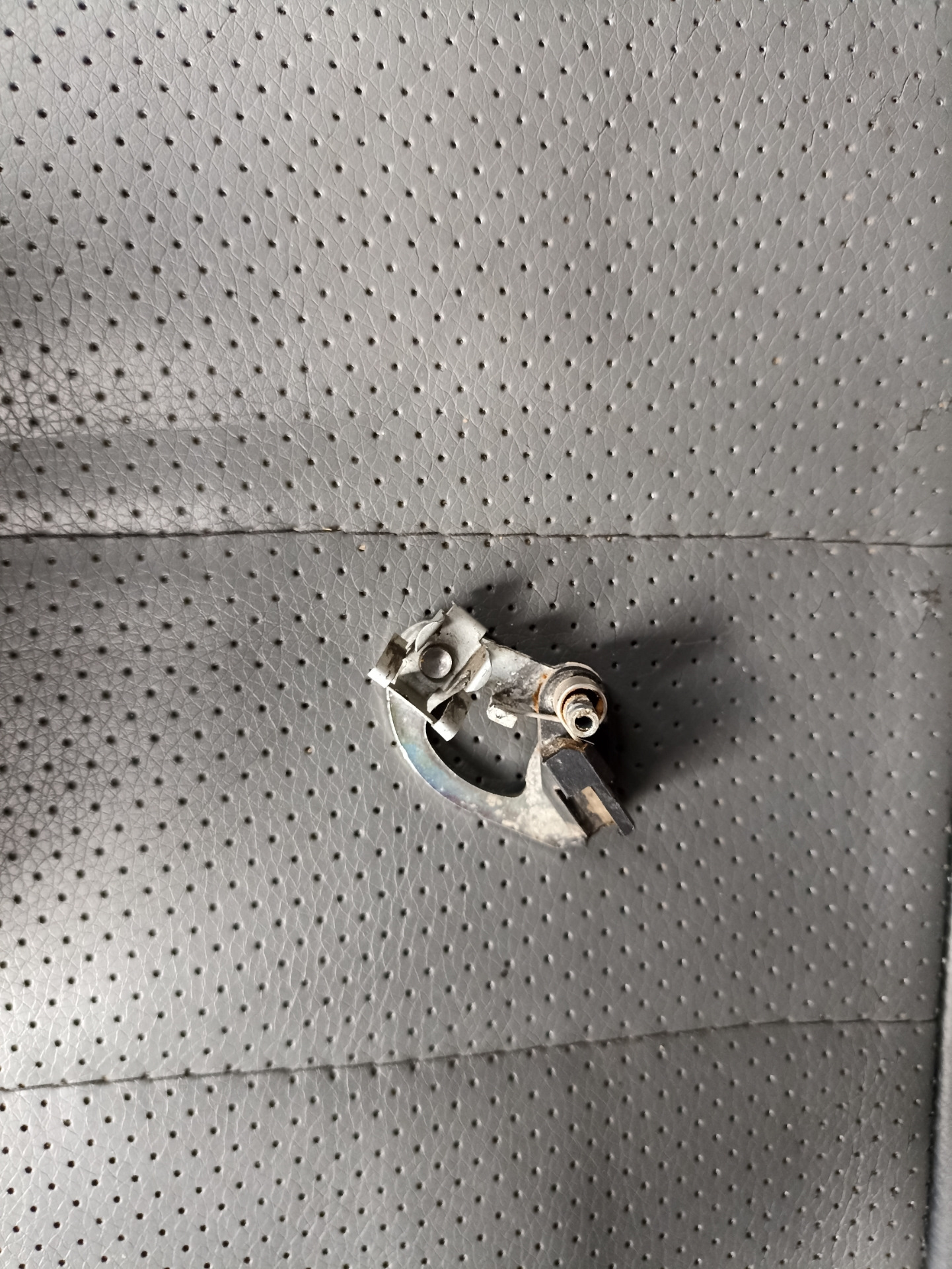 Сломался замок задней двери — Renault Sandero 1G, 1,6 л, 2011 года ...
