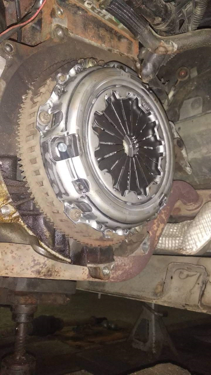 Замена сцепления, болтов, заднего суппорта, передних дисков и колодок ...