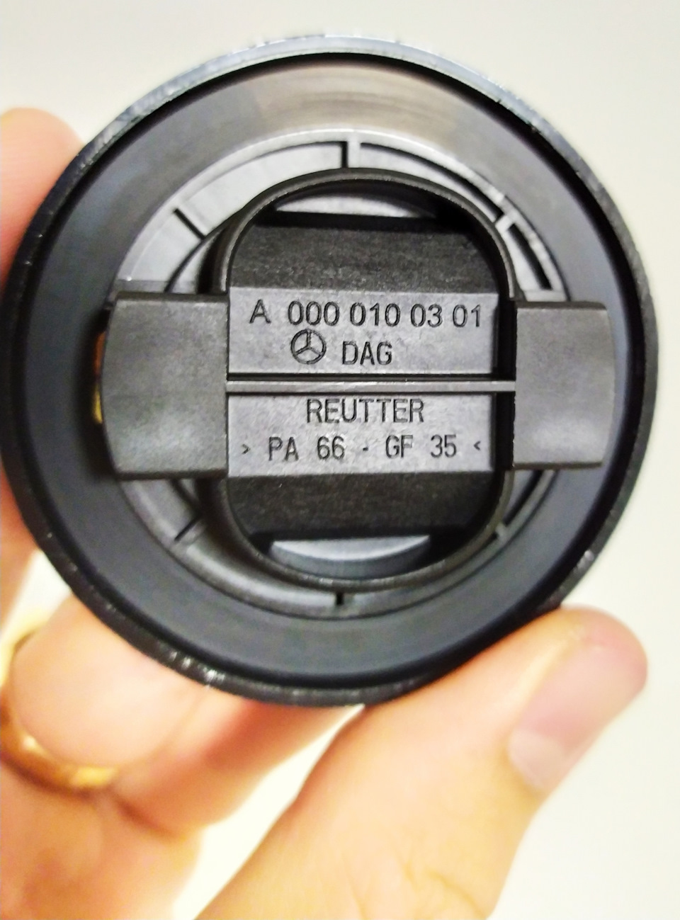 A0000100301 Крышка маслозаливной горловины MERCEDES | Запчасти на DRIVE2