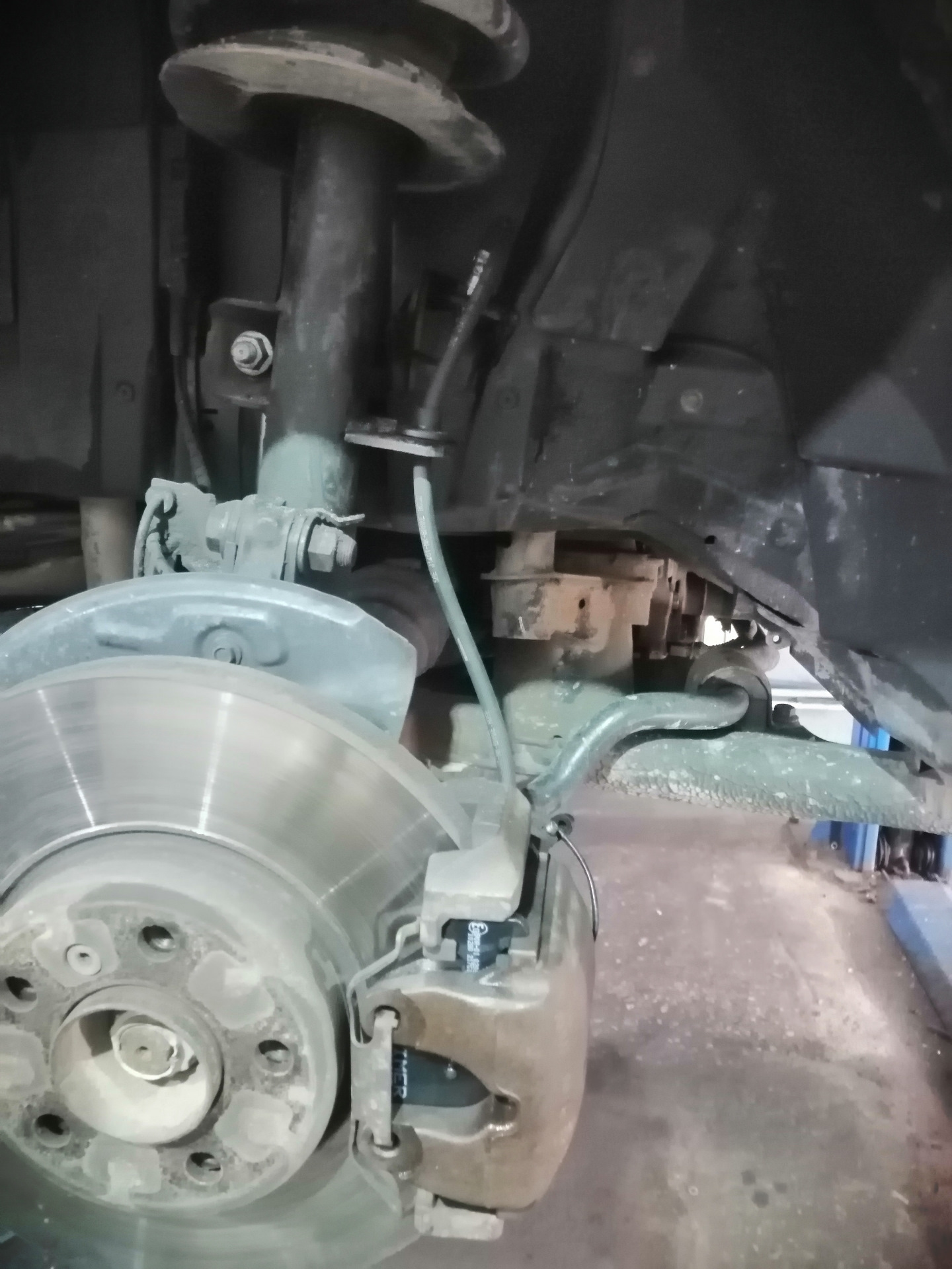 Лопнул тормозной шланг — BMW X5 (E53), 3 л, 2001 года | поломка | DRIVE2