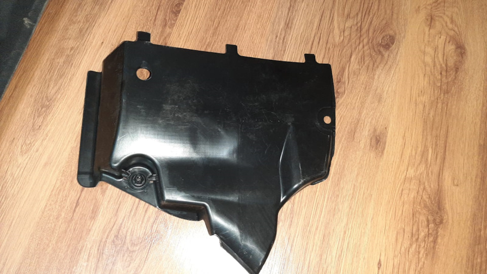 8R0825208E Защита кузова VAG | Запчасти на DRIVE2