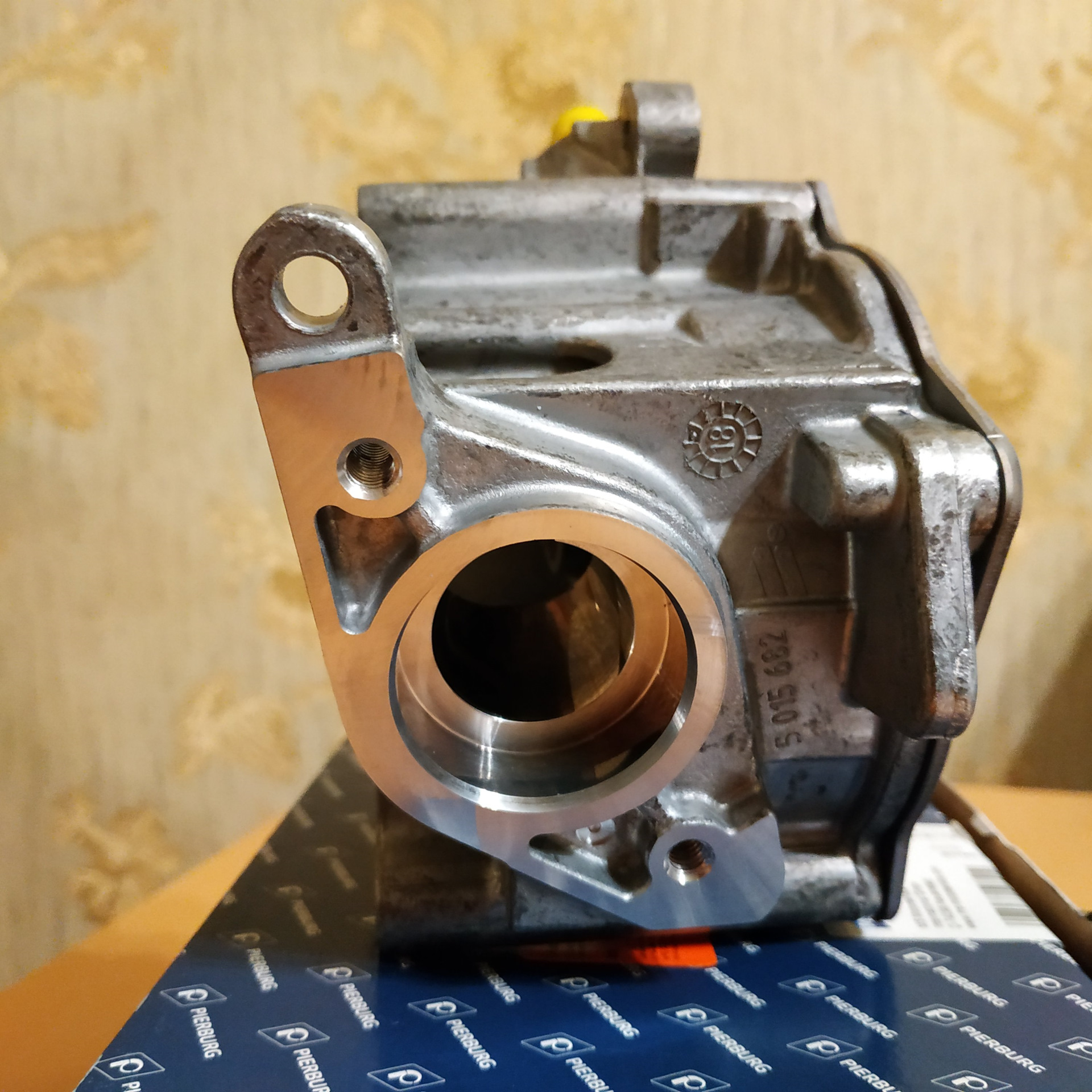 Замена вакуумного насоса — Audi A4 Avant (B8), 1,8 л, 2009 года ...