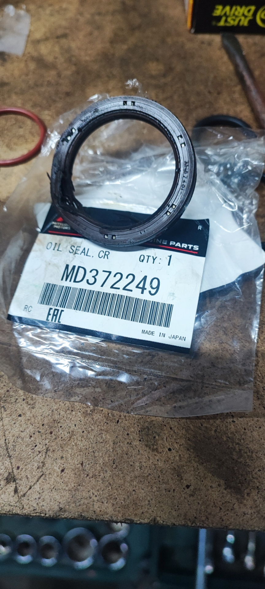 MD372249 Сальник коленвала передний Mitsubishi | Запчасти на DRIVE2