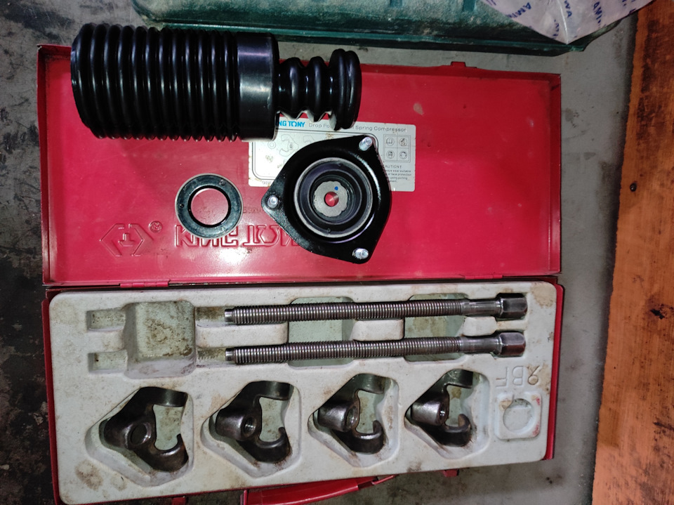 Опоры стоек, опорные подшипники, пыльники передних стоек — Nissan ...