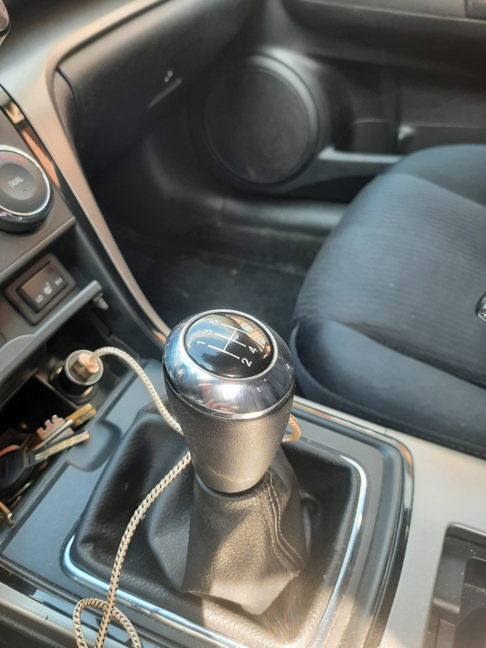 Замена ручки кпп и чехла на мкпп — Mazda 6 (2G) GH, 1,8 л, 2011 года ...