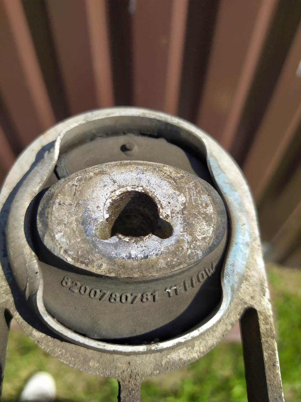 Нижняя опора двигателя — Renault Megane II, 1,4 л, 2008 года | запчасти ...